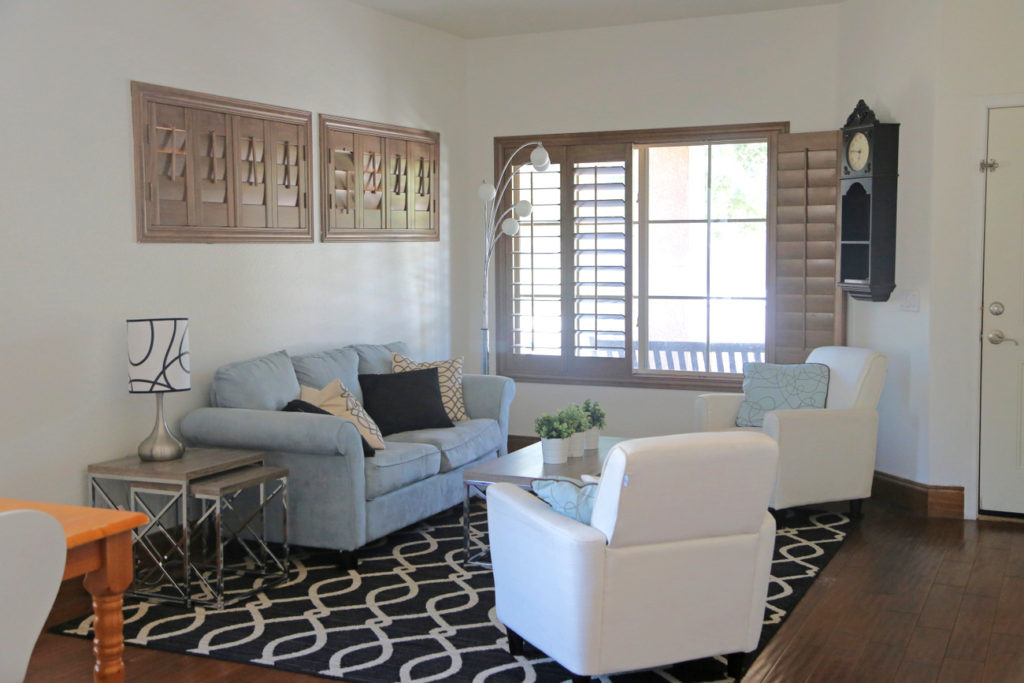 House Project: A Living Room Facelift - Everyday Reading