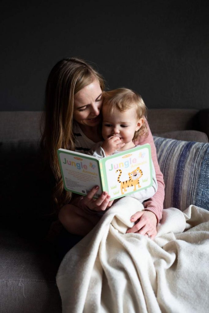 Mom reading to baby - Everyday Reading