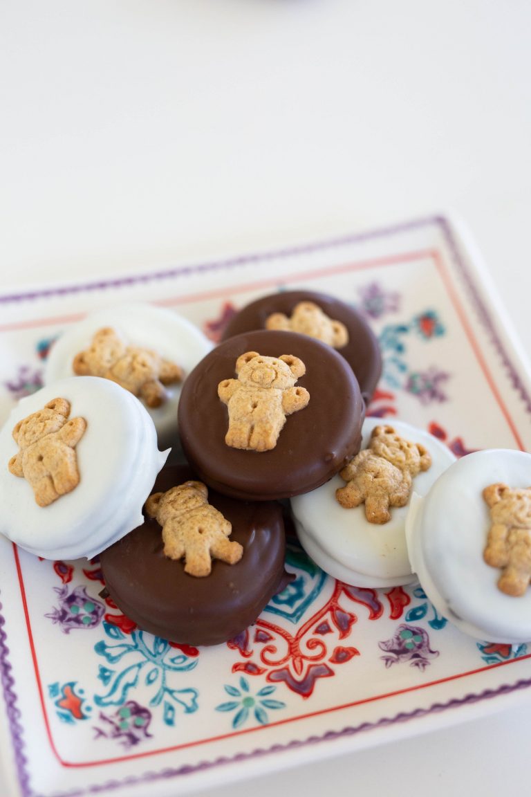 Dipped Oreo Cookies with Teddy Graham Toppers - Everyday Reading