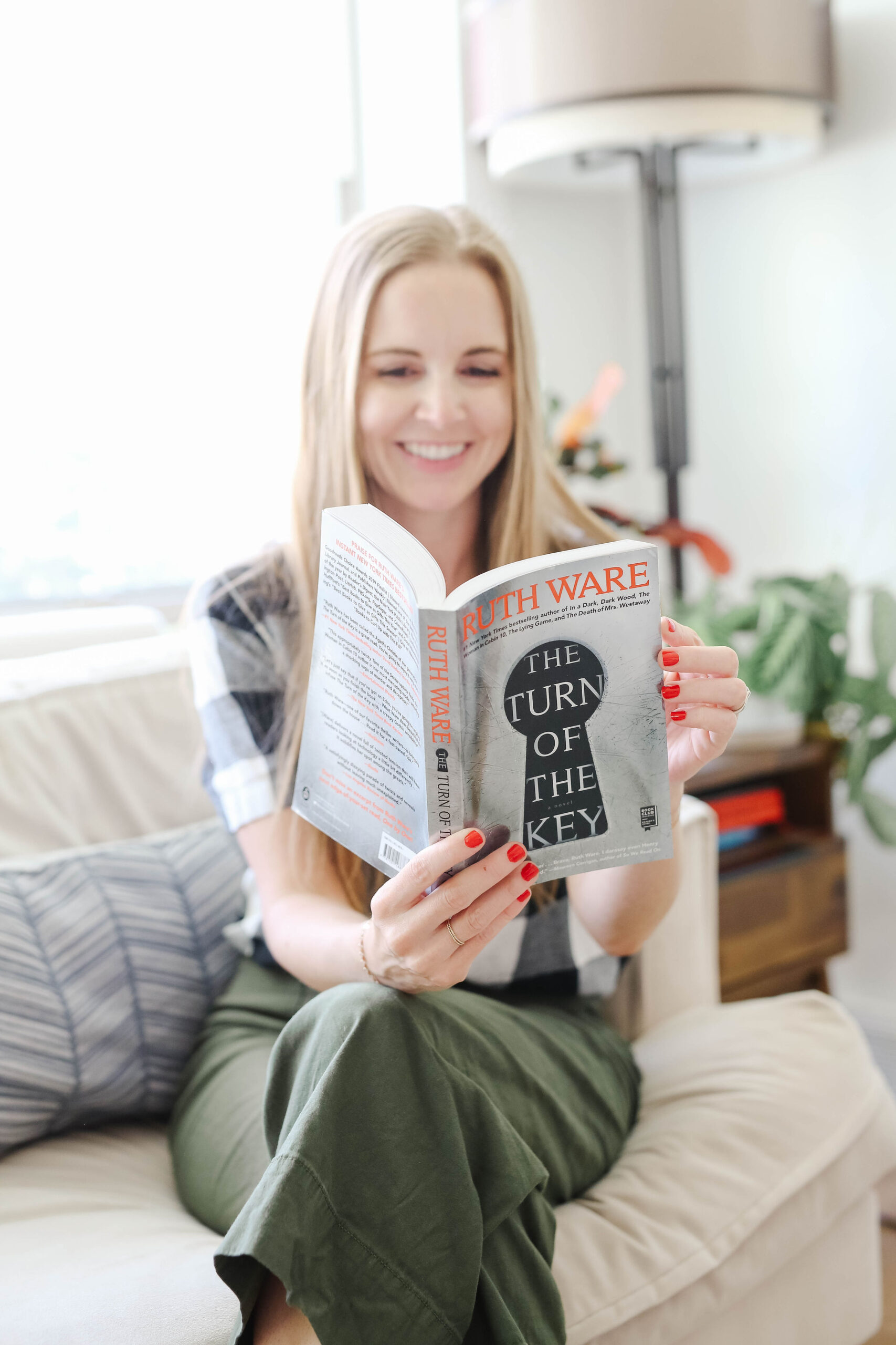 4 Books I'm Reading Right Now (+ My Team's Picks!) - Everyday Reading